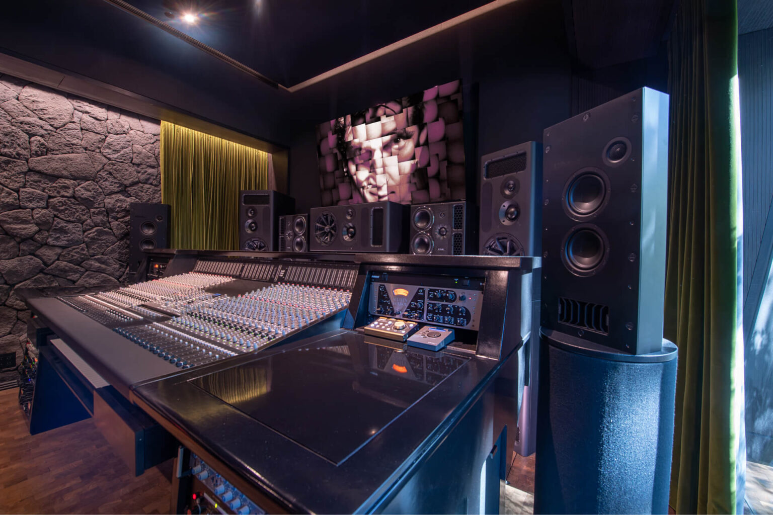 Tommy Lee Recording Studio - Cinergy Spaces